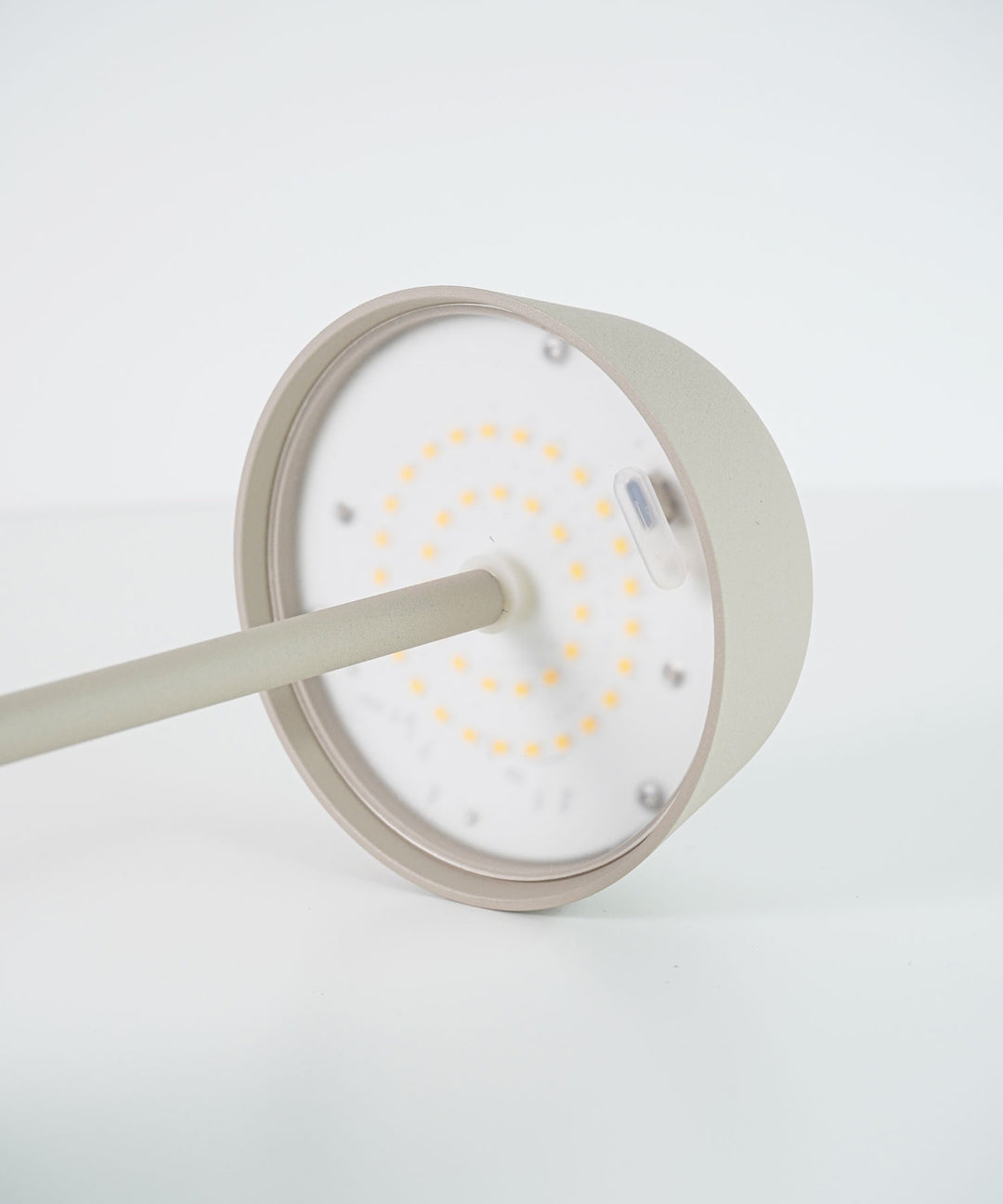 OLIKA CORDLESS LED TABLE LIGHT|使う場所を選ばない 北欧 OLIKA CORDLESS LED TABLE LIGHT|使う場所を選ばない 北欧